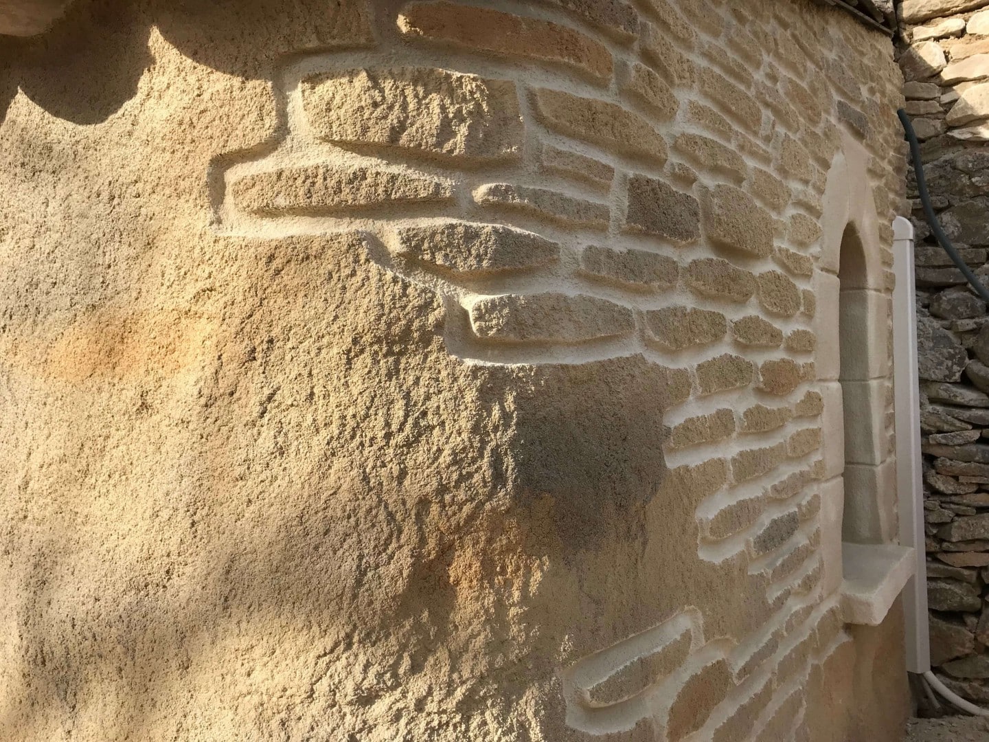 Enduit imitation pierre : combien cela coûte-il